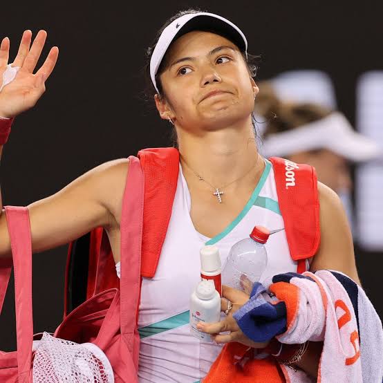 EMMA RADUCANU BATTLES ILLNESS IN THRILLING THREE-SET DEFEAT TO WANG ...